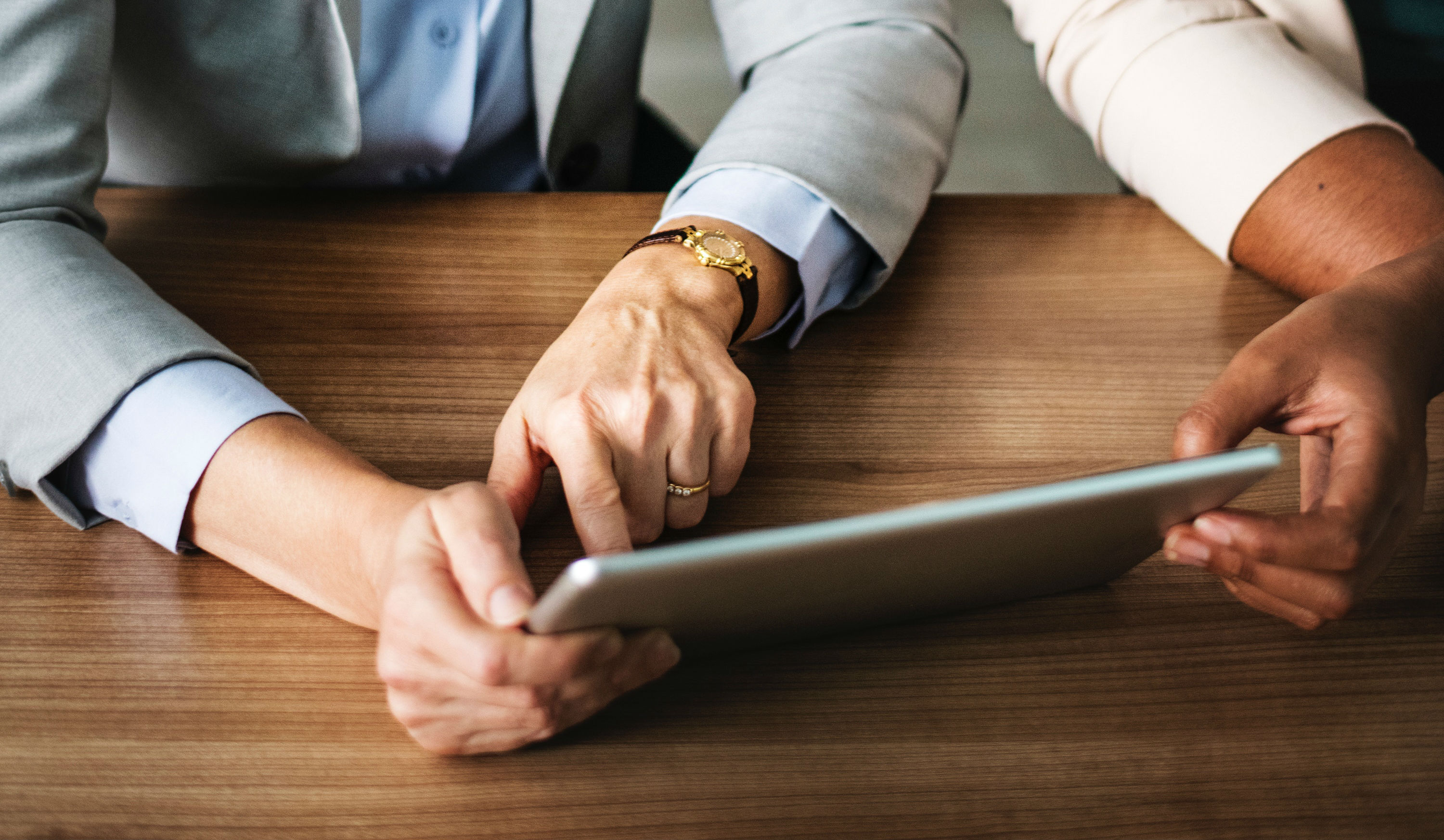 5 Ways Agents Can Create an Exceptional Closing Experience - Qualia Insight